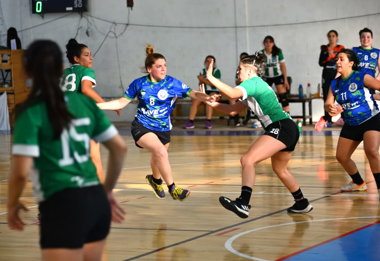 El equipo femenino de handball de Universidad vuelve a la competencia ...