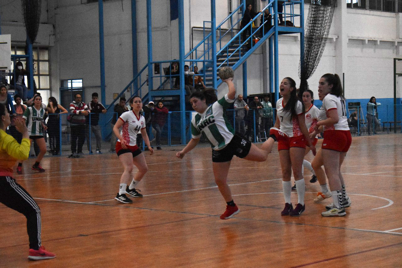 El equipo femenino de handball de Universidad vuelve a la competencia ...