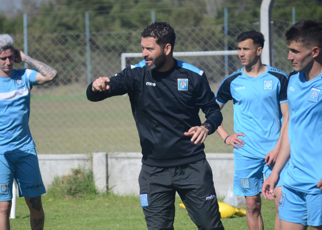 Jorge Vaca y Estudiantes, en busca de un trabajo que apunta a la ...